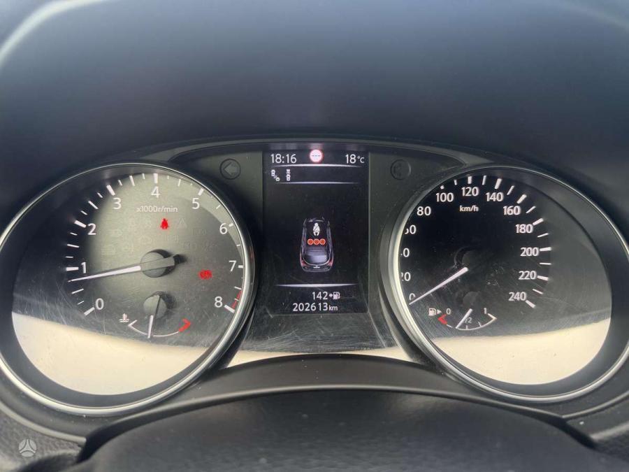 Brown Nissan Qashqai 2018 in Panevezys, with an engine capacity of 1.62 L and mileage of 203 thousand km for 11200 €, photo 25 on AUTOMOTO.COM.LV