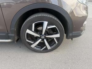 Brown Nissan Qashqai 2018 in Panevezys, with an engine capacity of 1.62 L and mileage of 203 thousand km for 11200 €, photo 38 on AUTOMOTO.COM.LV
