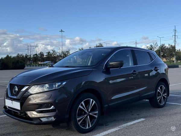 Brown Nissan Qashqai 2018 in Siauliai, with an engine capacity of 1.20 L and mileage of 119 thousand km for 7300 €, photo 3 on AUTOMOTO.COM.LV