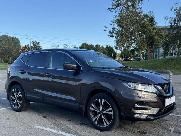 Brown Nissan Qashqai 2018 in Siauliai, with an engine capacity of 1.20 L and mileage of 119 thousand km for 7300 €, photo 4 on AUTOMOTO.COM.LV
