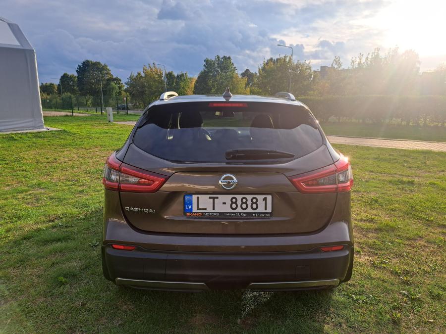 Brown Nissan Qashqai 2018 in Riga, with an engine capacity of 1.20 L and mileage of 164 thousand km for 10000 €, photo 10 on AUTOMOTO.COM.LV