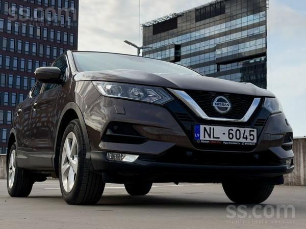 Brown Nissan Qashqai 2019 in Riga, with an engine capacity of 1.30 L and mileage of 84 thousand km for 16190 €, photo 3 on AUTOMOTO.COM.LV