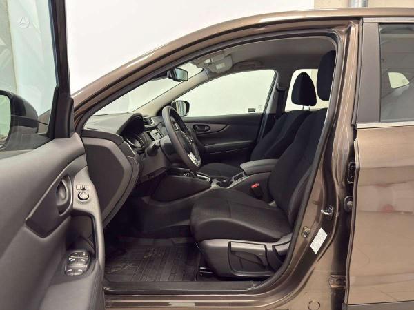 Brown Nissan Qashqai 2019 in Vilnius, with an engine capacity of 1.33 L and mileage of 61 thousand km for 11800 €, photo 8 on AUTOMOTO.COM.LV