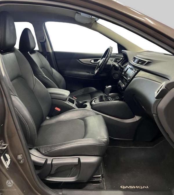 Brown Nissan Qashqai 2019 in Kaunas, with an engine capacity of 1.33 L and mileage of 95 thousand km for 16000 €, photo 8 on AUTOMOTO.COM.LV