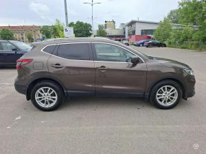 Brown Nissan Qashqai 2019 in Vilnius, with an engine capacity of 1.33 L and mileage of 259 thousand km for 9100 €, photo 5 on AUTOMOTO.COM.LV