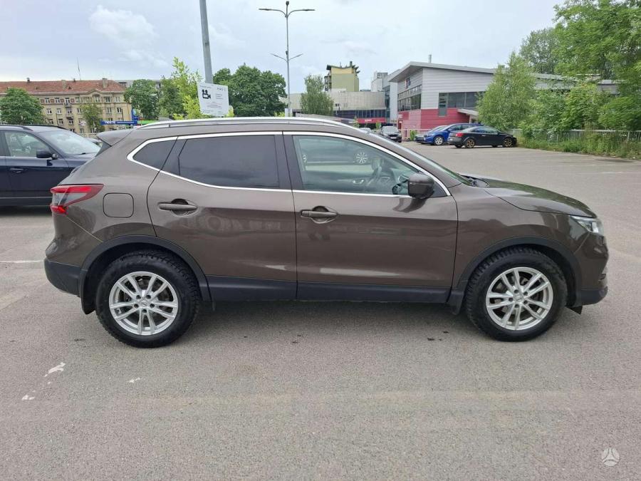 Brown Nissan Qashqai 2019 in Vilnius, with an engine capacity of 1.33 L and mileage of 259 thousand km for 9100 €, photo 5 on AUTOMOTO.COM.LV