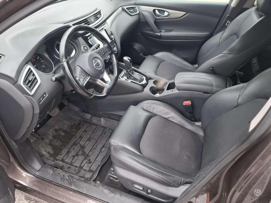 Brown Nissan Qashqai 2019 in Vilnius, with an engine capacity of 1.33 L and mileage of 259 thousand km for 9100 €, photo 10 on AUTOMOTO.COM.LV