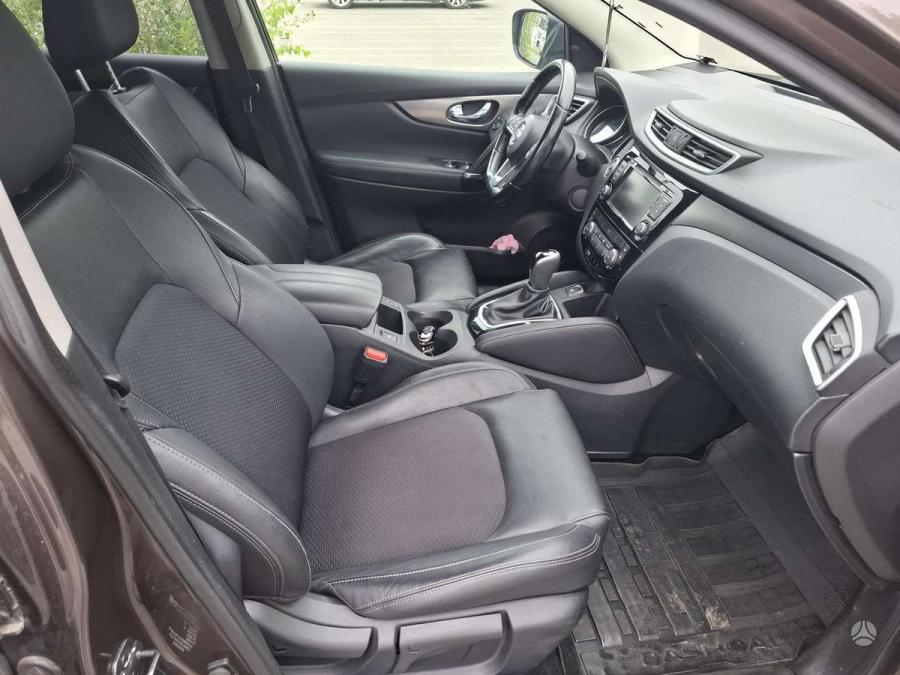 Brown Nissan Qashqai 2019 in Vilnius, with an engine capacity of 1.33 L and mileage of 259 thousand km for 9100 €, photo 12 on AUTOMOTO.COM.LV