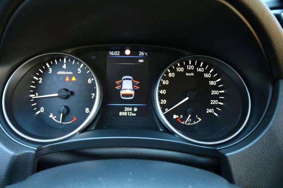 Brown Nissan Qashqai 2019 in Riga, with an engine capacity of 1.30 L and mileage of 90 thousand km for 12900 €, photo 13 on AUTOMOTO.COM.LV