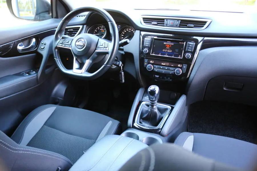 Brown Nissan Qashqai 2019 in Riga, with an engine capacity of 1.30 L and mileage of 90 thousand km for 12900 €, photo 19 on AUTOMOTO.COM.LV