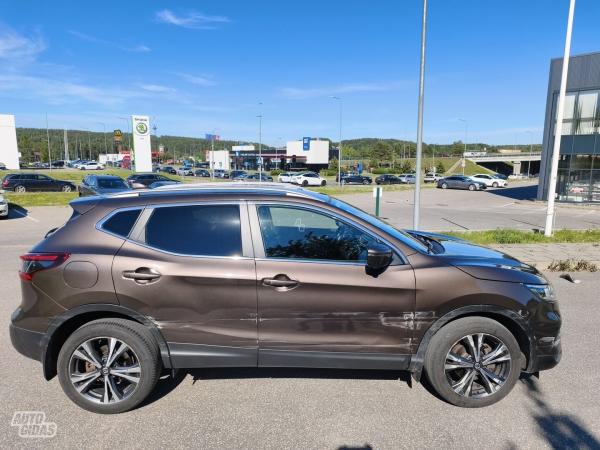 Brown Nissan Qashqai 2019 in Vilnius, with an engine capacity of 1.50 L and mileage of 232 thousand km for 9700 €, photo 4 on AUTOMOTO.COM.LV