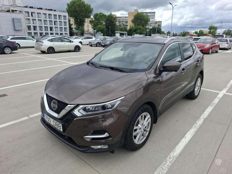 Brown Nissan Qashqai 2019 in Vilnius, with an engine capacity of 1.33 L and mileage of 258 thousand km for 8900 €, photo 1 on AUTOMOTO.COM.LV