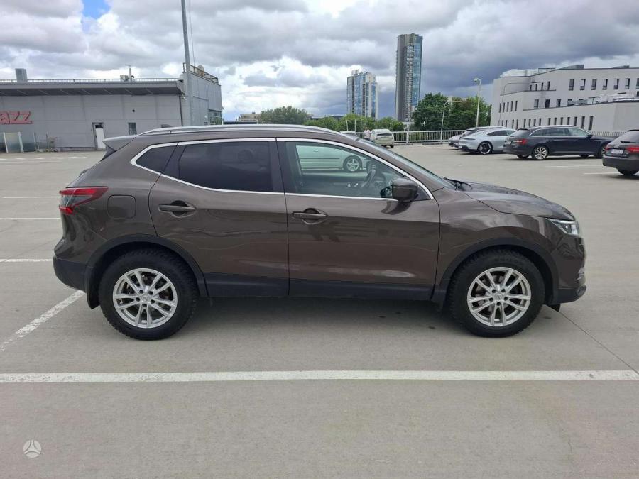 Brown Nissan Qashqai 2019 in Vilnius, with an engine capacity of 1.33 L and mileage of 258 thousand km for 8900 €, photo 5 on AUTOMOTO.COM.LV