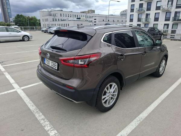 Brown Nissan Qashqai 2019 in Vilnius, with an engine capacity of 1.33 L and mileage of 258 thousand km for 8900 €, photo 5 on AUTOMOTO.COM.LV