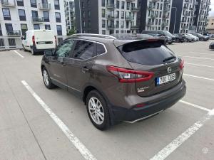 Brown Nissan Qashqai 2019 in Vilnius, with an engine capacity of 1.33 L and mileage of 258 thousand km for 8900 €, photo 8 on AUTOMOTO.COM.LV