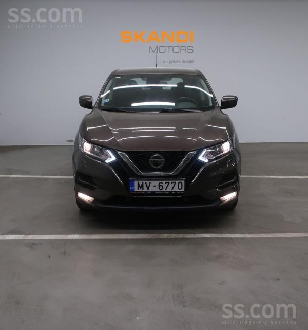 Brown Nissan Qashqai 2021 in Riga, with an engine capacity of 1.30 L and mileage of 54 thousand km for 10595 €, photo 2 on AUTOMOTO.COM.LV