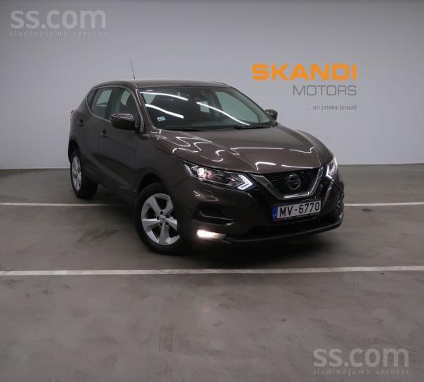 Brown Nissan Qashqai 2021 in Riga, with an engine capacity of 1.30 L and mileage of 54 thousand km for 10595 €, photo 3 on AUTOMOTO.COM.LV