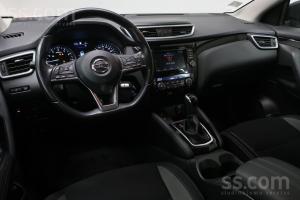 Brown Nissan Qashqai 2021 in Riga, with an engine capacity of 1.30 L and mileage of 54 thousand km for 10595 €, photo 12 on AUTOMOTO.COM.LV