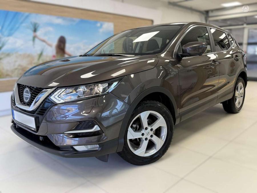 Brown Nissan Qashqai 2021 in Kaunas, with an engine capacity of 1.33 L and mileage of 51 thousand km for 17400 €, photo 1 on AUTOMOTO.COM.LV