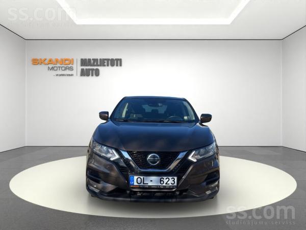 Brown Nissan Qashqai 2021 in Riga, with an engine capacity of 1.30 L and mileage of 116 thousand km for 15490 €, photo 2 on AUTOMOTO.COM.LV