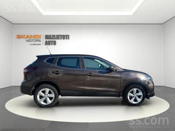Brown Nissan Qashqai 2021 in Riga, with an engine capacity of 1.30 L and mileage of 116 thousand km for 15490 €, photo 7 on AUTOMOTO.COM.LV