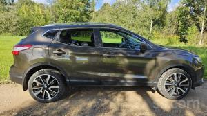 Brown Nissan Qashqai 2016 in Aizkraukle, with an engine capacity of 1.20 L and mileage of 138 thousand km for 7500 €, photo  on AUTOMOTO.COM.LV