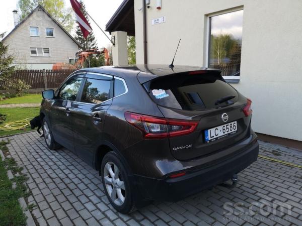 Brown Nissan Qashqai 2018 in Riga, with an engine capacity of 1.20 L and mileage of 231 thousand km for 8150 €, photo 3 on AUTOMOTO.COM.LV