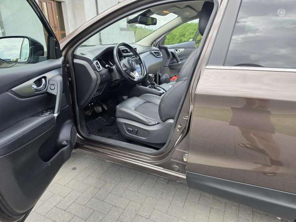 Brown Nissan Qashqai 2019 in Siauliai, with an engine capacity of 1.33 L and mileage of 132 thousand km for 14500 €, photo 8 on AUTOMOTO.COM.LV