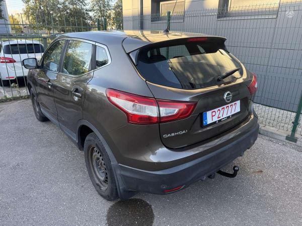 Ниссан Кашкай 2015 в Укмерге на AUTOMOTO.COM.LV Коричневый Ниссан Кашкай 2015 в Укмерге, объемом двигателя 1.20 л и пробегом 179 тыс. км за 3300 €, фото 5 на AUTOMOTO.COM.LV