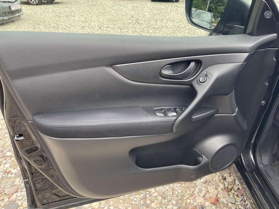 Brown Nissan Qashqai 2016 in Kaunas, with an engine capacity of 1.20 L and mileage of 190 thousand km for 7850 €, photo 10 on AUTOMOTO.COM.LV