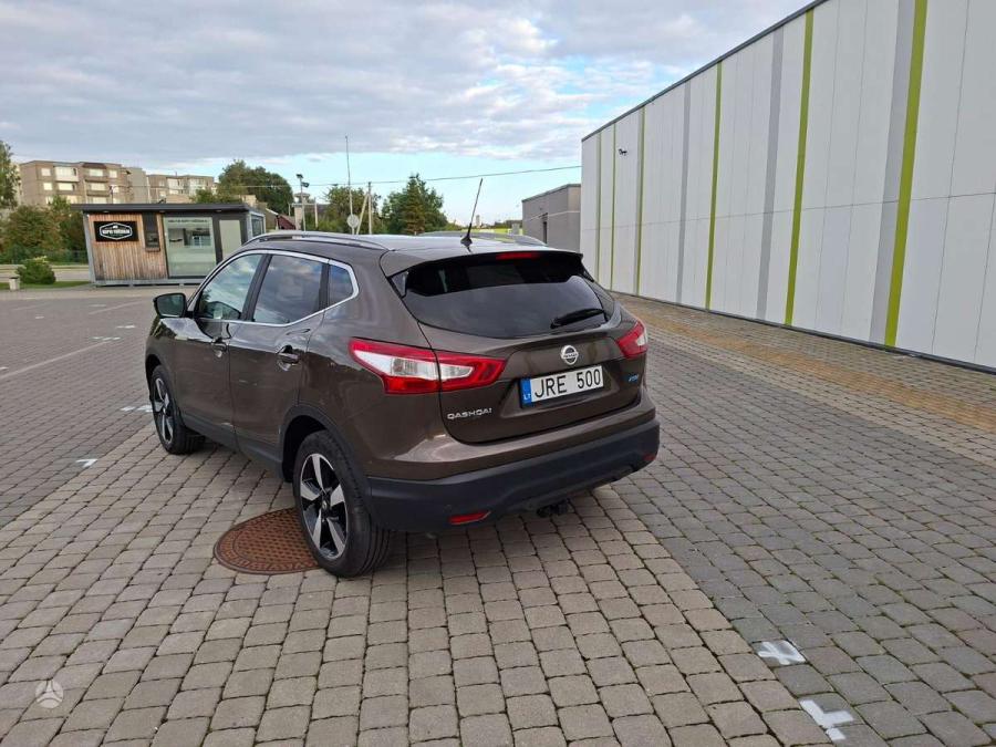 Brown Nissan Qashqai 2016 in Raseiniai, with an engine capacity of 1.50 L and mileage of 110 thousand km for 9600 €, photo 4 on AUTOMOTO.COM.LV