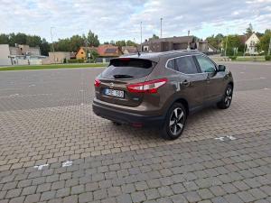 Brown Nissan Qashqai 2016 in Raseiniai, with an engine capacity of 1.50 L and mileage of 110 thousand km for 9600 €, photo 5 on AUTOMOTO.COM.LV