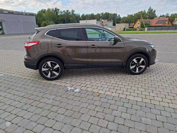 Brown Nissan Qashqai 2016 in Raseiniai, with an engine capacity of 1.50 L and mileage of 110 thousand km for 9600 €, photo 6 on AUTOMOTO.COM.LV
