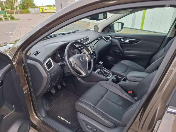 Brown Nissan Qashqai 2016 in Raseiniai, with an engine capacity of 1.50 L and mileage of 110 thousand km for 9600 €, photo 9 on AUTOMOTO.COM.LV