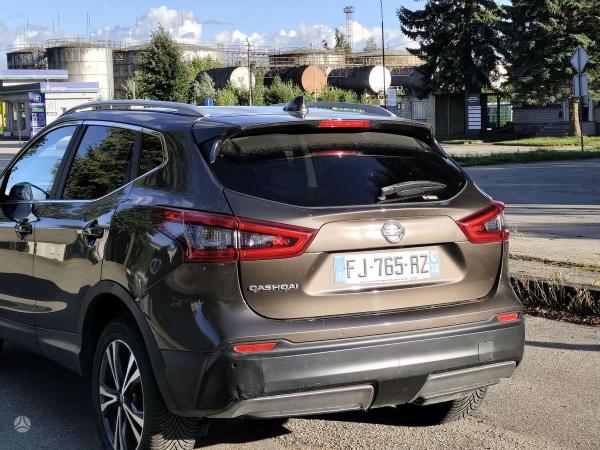 Brown Nissan Qashqai 2019 in Siauliai, with an engine capacity of 1.50 L and mileage of 124 thousand km for 9600 €, photo 5 on AUTOMOTO.COM.LV
