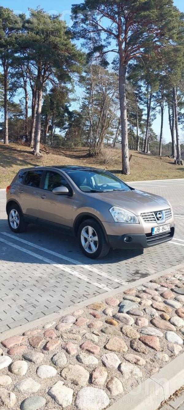 Brown Nissan Qashqai 2008 in Ventspils, with an engine capacity of 1.50 L and mileage of 364 thousand km for 2450 €, photo 1 on AUTOMOTO.COM.LV