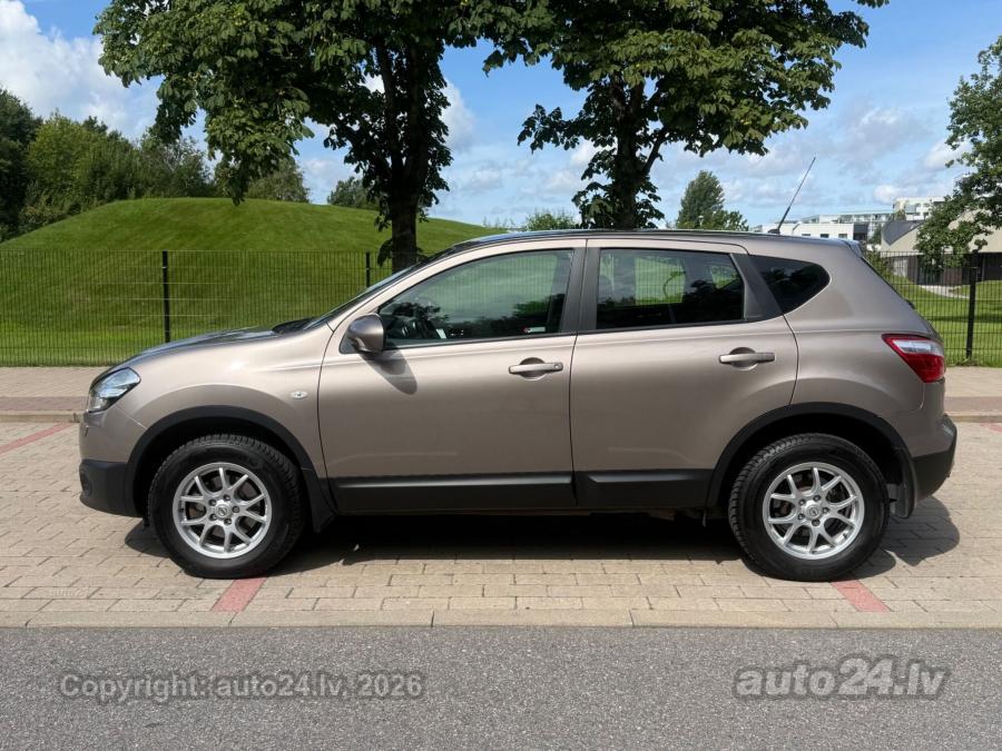 Brown Nissan Qashqai 2013 in Parnu, with an engine capacity of 2.00 L and mileage of 90 thousand km for 6650 €, photo 7 on AUTOMOTO.COM.LV