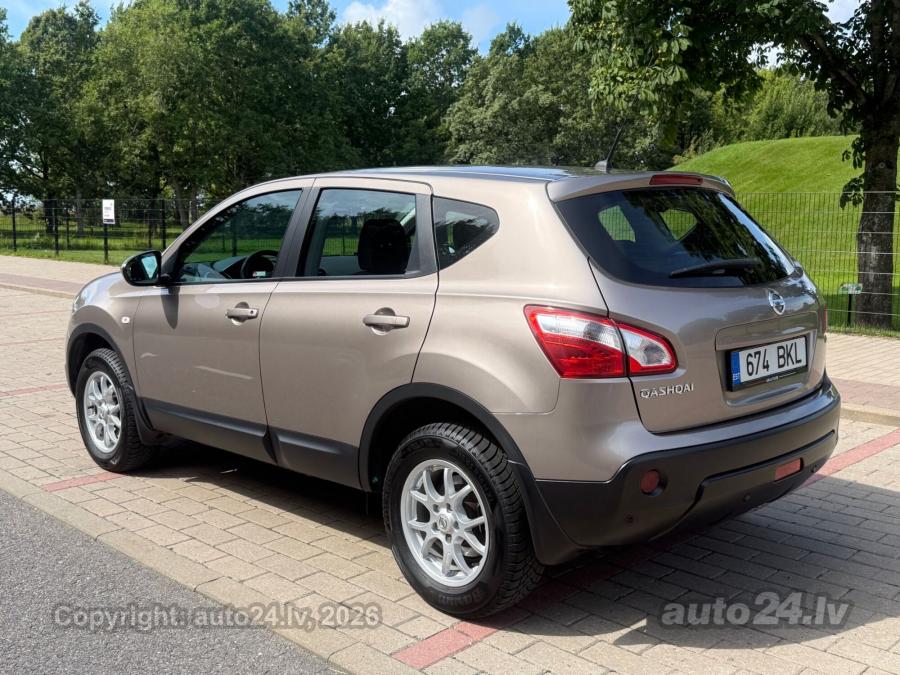 Brown Nissan Qashqai 2013 in Parnu, with an engine capacity of 2.00 L and mileage of 90 thousand km for 6650 €, photo 8 on AUTOMOTO.COM.LV