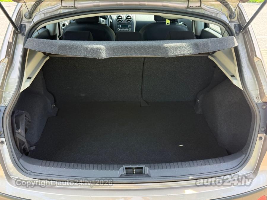 Brown Nissan Qashqai 2013 in Parnu, with an engine capacity of 2.00 L and mileage of 90 thousand km for 6650 €, photo 10 on AUTOMOTO.COM.LV