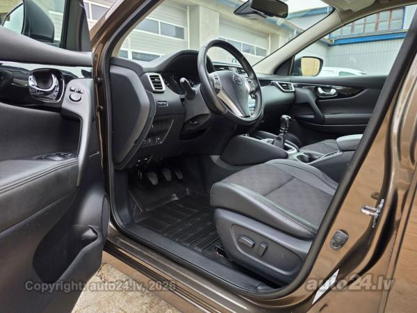 Nissan Qashqai 2015 in Viljandi on AUTOMOTO.COM.LV Brown Nissan Qashqai 2015 in Viljandi, with an engine capacity of 1.20 L and mileage of 168 thousand km for 7900 €, photo 5 on AUTOMOTO.COM.LV