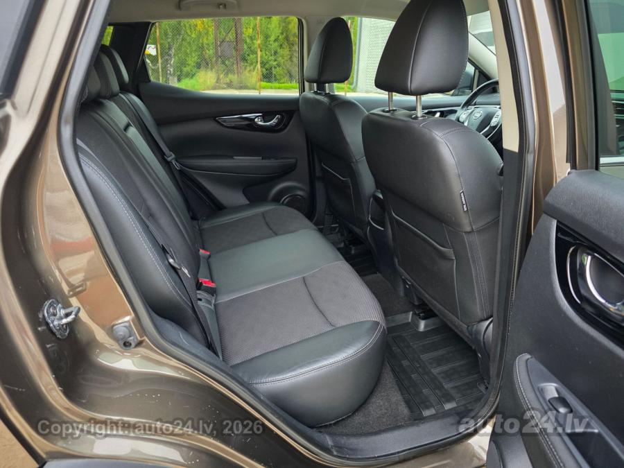Brown Nissan Qashqai 2015 in Viljandi, with an engine capacity of 1.20 L and mileage of 168 thousand km for 7900 €, photo 7 on AUTOMOTO.COM.LV