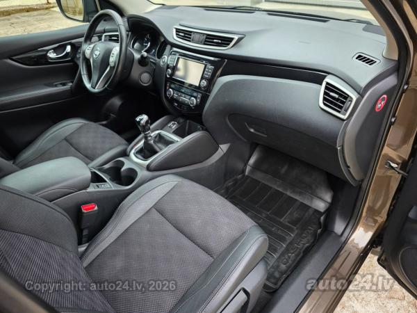 Nissan Qashqai 2015 in Viljandi on AUTOMOTO.COM.LV Brown Nissan Qashqai 2015 in Viljandi, with an engine capacity of 1.20 L and mileage of 168 thousand km for 7900 €, photo 9 on AUTOMOTO.COM.LV