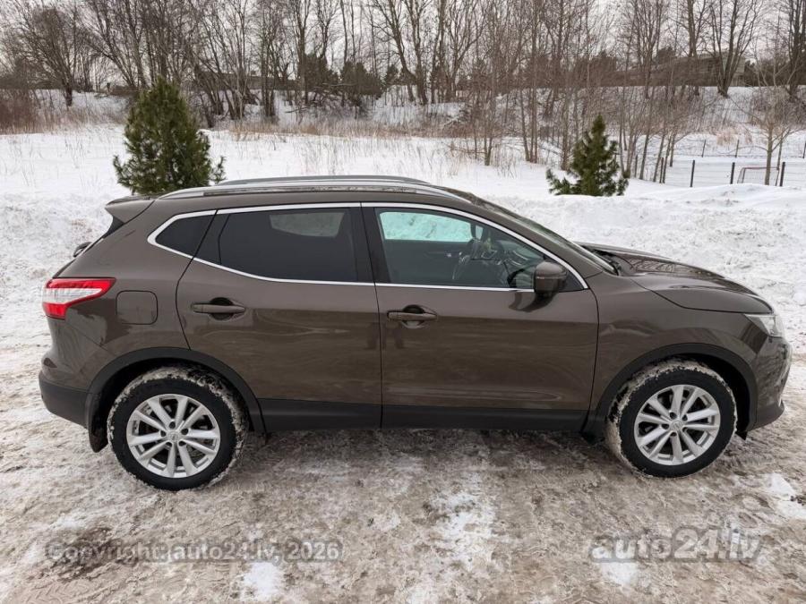 Brown Nissan Qashqai 2016 in Tallinn, with an engine capacity of 1.20 L and mileage of 176 thousand km for 8999 €, photo 13 on AUTOMOTO.COM.LV