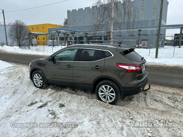 Brown Nissan Qashqai 2017 in Tallinn, with an engine capacity of 1.60 L and mileage of 288 thousand km for 8800 €, photo 3 on AUTOMOTO.COM.LV