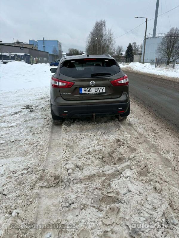 Brown Nissan Qashqai 2017 in Tallinn, with an engine capacity of 1.60 L and mileage of 288 thousand km for 8800 €, photo 4 on AUTOMOTO.COM.LV