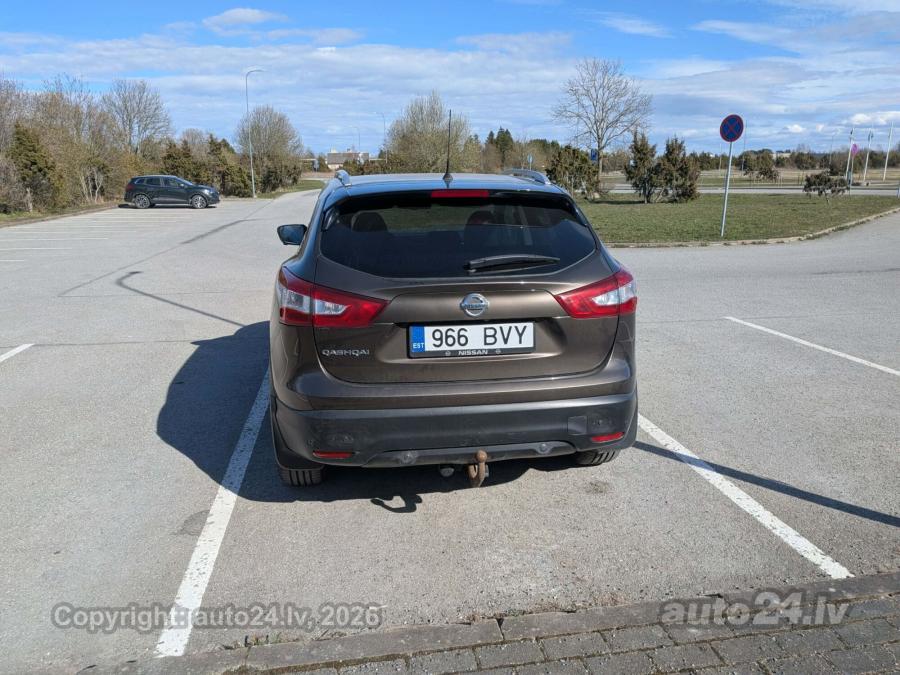 Brown Nissan Qashqai 2017 in Tallinn, with an engine capacity of 1.60 L and mileage of 289 thousand km for 7700 €, photo 4 on AUTOMOTO.COM.LV