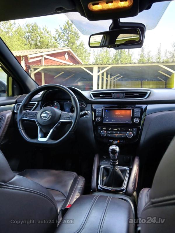Brown Nissan Qashqai 2017 in Jogeva, with an engine capacity of 1.50 L and mileage of 201 thousand km for 13500 €, photo 9 on AUTOMOTO.COM.LV