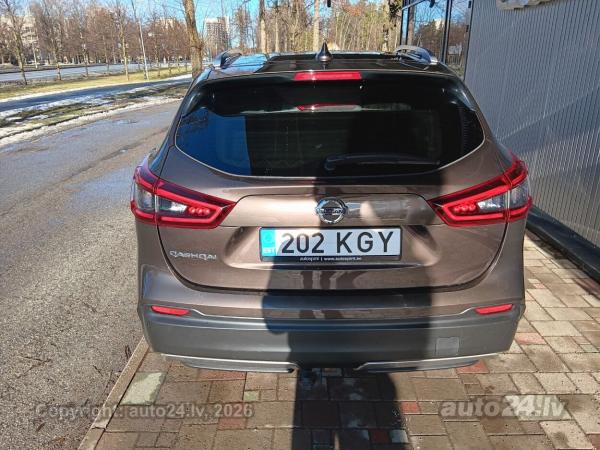 Brown Nissan Qashqai 2020 in Tallinn, with an engine capacity of 1.30 L and mileage of 53 thousand km for 16490 €, photo 4 on AUTOMOTO.COM.LV