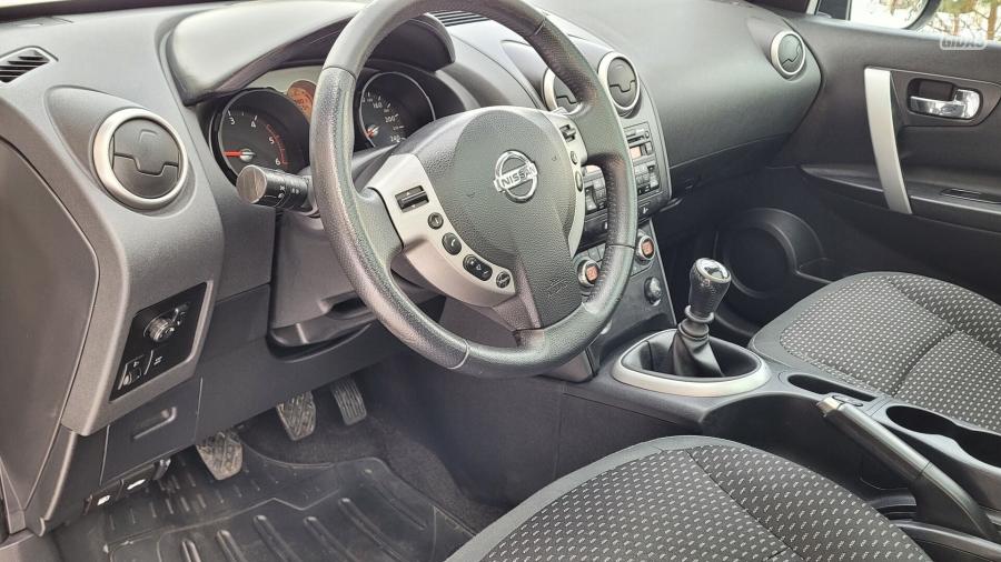 Nissan Qashqai 2007 in Kretinga, with an engine capacity of 1.50 L and mileage of 220 thousand km for 4999 €, photo 11 on AUTOMOTO.COM.LV