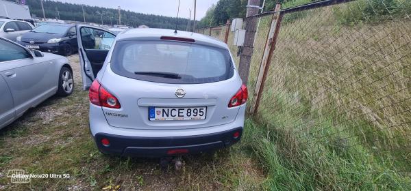 Nissan Qashqai 2007 in Vilnius, with an engine capacity of 1.50 L and mileage of 350 thousand km for 2200 €, photo 3 on AUTOMOTO.COM.LV